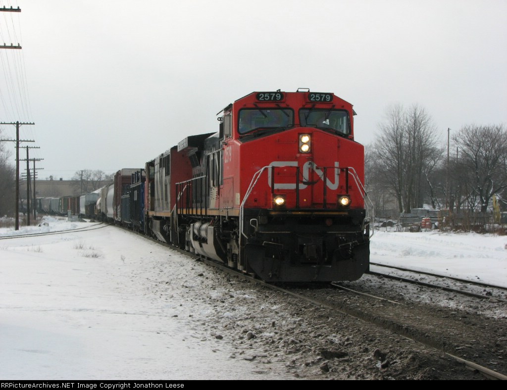 CN 2579 Heads east